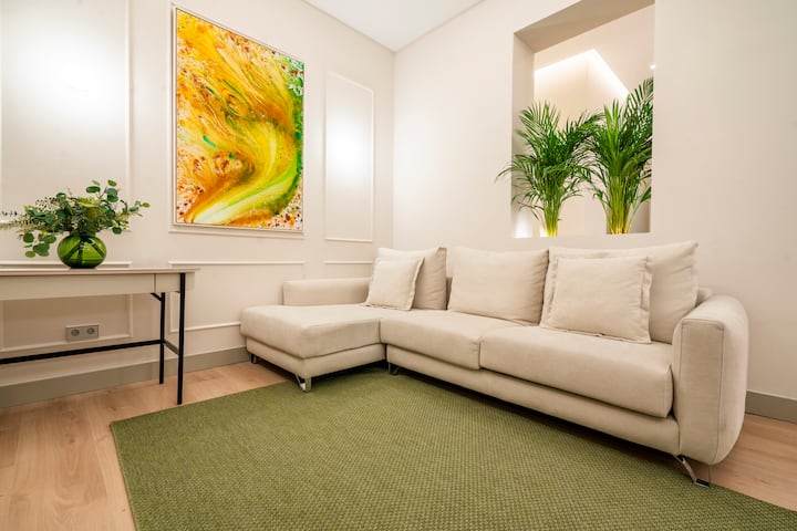 R14 –Deluxe Style & Trendiest Location In Malasaña - Madrid