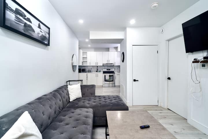 New Construction Bright 2 Bedroom Unit - Windsor, ON, Canada