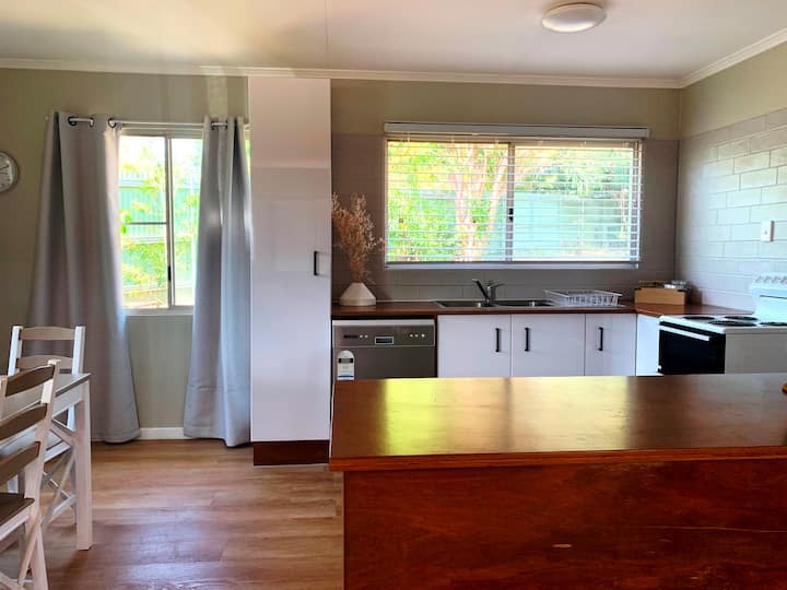 Central And Tidy 3 Bedroom House - Atherton