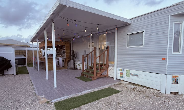 Grill Master Oasis, Hot Tub, Pool, Playground, Etc - Florida