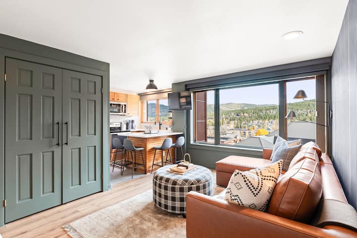 Ski In/out; Parking Incl. Central Condo, Hot Tubs - Breckenridge, CO