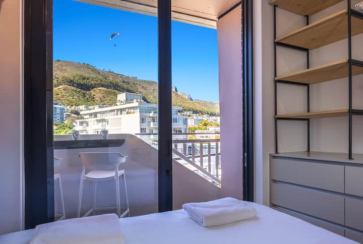 Stunning Mountain Views 1-bed - Live With Passion - Camps Bay