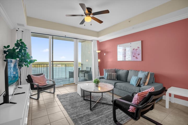 Trendy Pink Condo- Prime Disney & Lake View! - Orlando