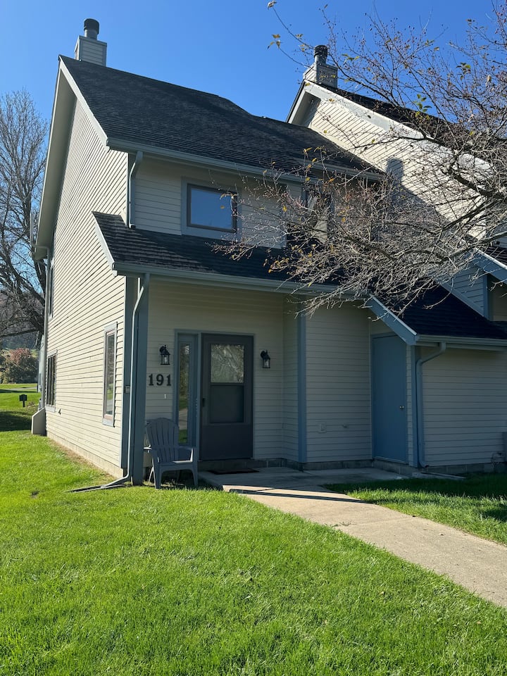 2bed/2bath Townhome | Discounted Hv Passes - Salamanca, NY