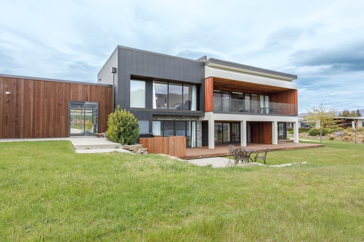 Grand Peninsula 4 Bedroom Lodge - Wanaka