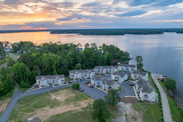 Game Room! Pontoon Rental! Boat Slip~fire Pit - Littleton, NC