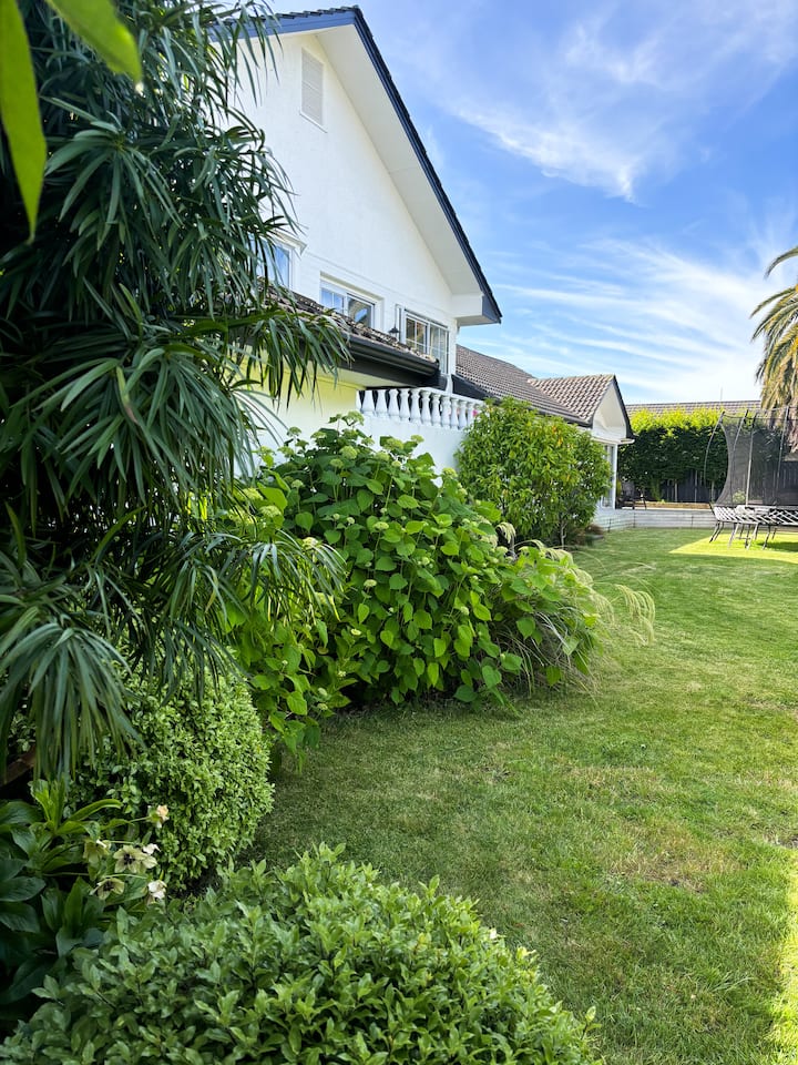 The Sunny Side - A Large Summer Home - Motueka