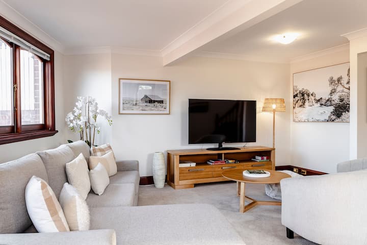 Charming West Hobart Home - Central With Parking - Hobart