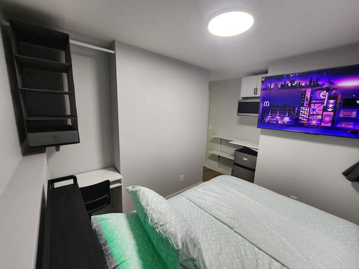 (Private Entrance) Studio Suite In Evergreen - Saskatoon