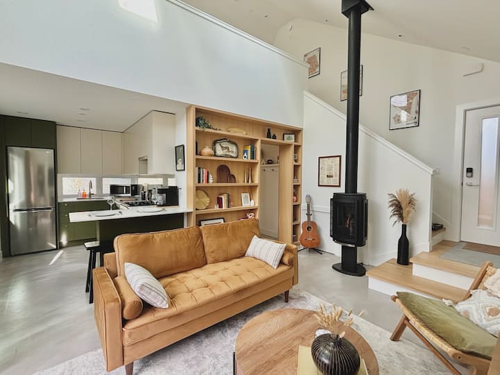 Commercial Drive Loft, Fireplace - Vancouver