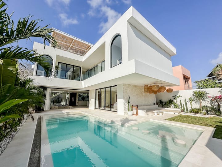 Modern 5br Family Villa In Bingin With Ocean Views - Indonesia