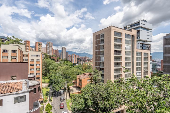 Balcony Apt + Mountain View | Fast Wifi - Medellín, Colombia