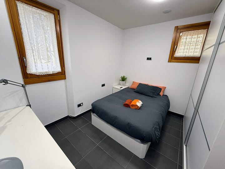 Baño Privado, Mucho Confort Y Jardín. - Badalona
