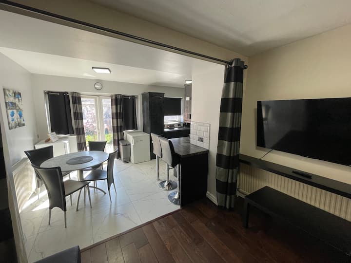 Garden Flat Nr Lhr & Train With Parking For 2 Cars - Ruislip