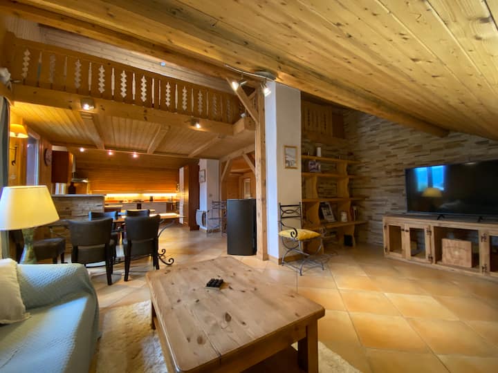 Chaleureux Appartement Au Dernier Etage - Lac des Evettes