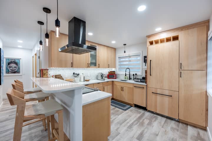 Luxury Douglas Apts • Walk To Sandy Beach & Trails - Juneau, AK