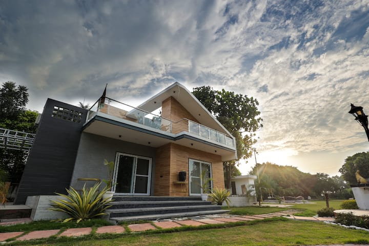 Luxury 6bhk Farm In Delhi (2 Villas - 3bhk Each) - Delhi