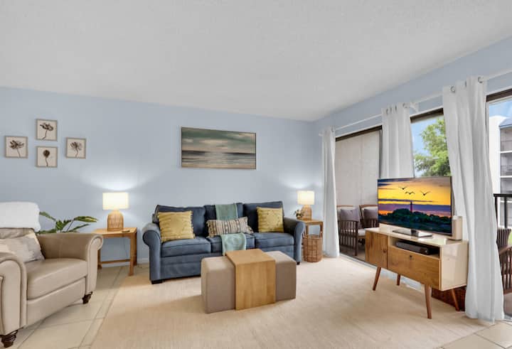 Saltwater Sanctuary Coastal Retreat Steps To Shore - Jupiter, FL