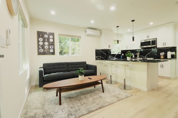 Modern 1br With Private Patio Living In Prime Weh - Hollywood