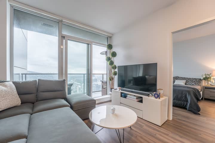 Brentwood Tower Luxury 1-bedroom Executive Suite - Burnaby