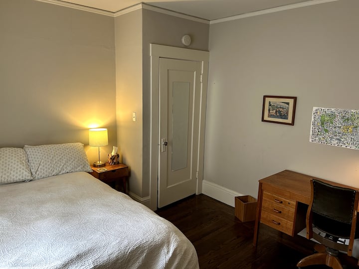 Peaceful Room Near Shops & Bay - Oakland, CA