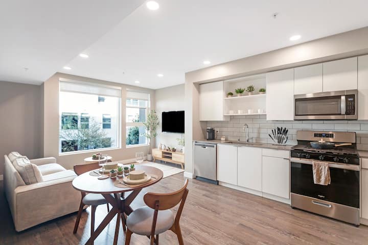 Free Gated Parking, Pool, Jacuzzi, Gym | Hollywood - 比佛利山