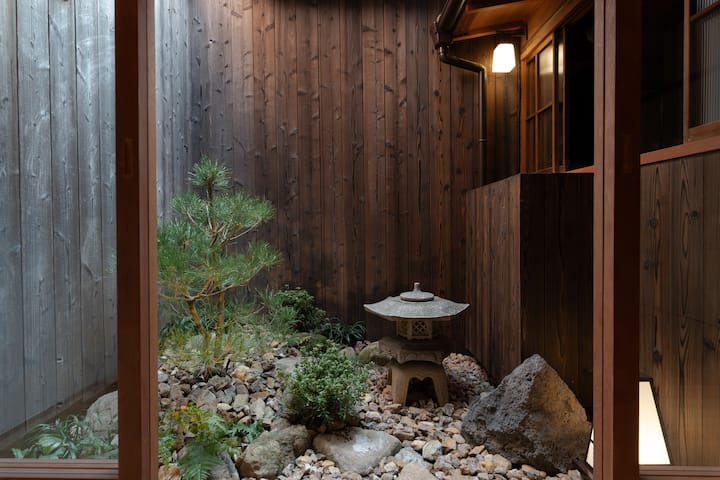 Kyotofish·unken*former Geisha Tea House Reformed - Gion