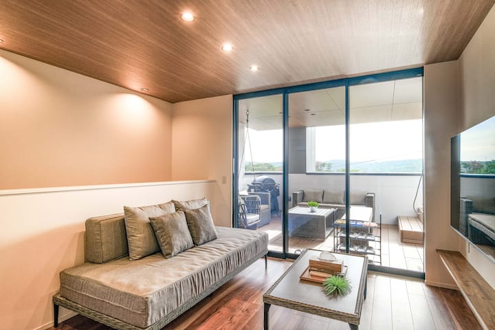 恩納村のプライベートヴィラ｜アートとともに過ごす癒しの贅沢｜サウナ＆ジャグジー付｜Bbqコンロ完備 - Okinawa