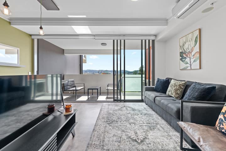 Perfect South Brisbane 1br W/ Balcony & Parking - Brisbane