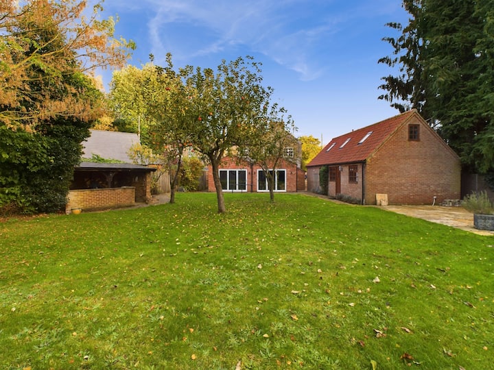 Roxford - Cosy 6 Bedroom Home - Norfolk