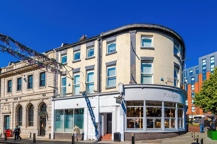 Stag-do/hen-do Full Hotel, Private Use, Sleeps 34 - Liverpool