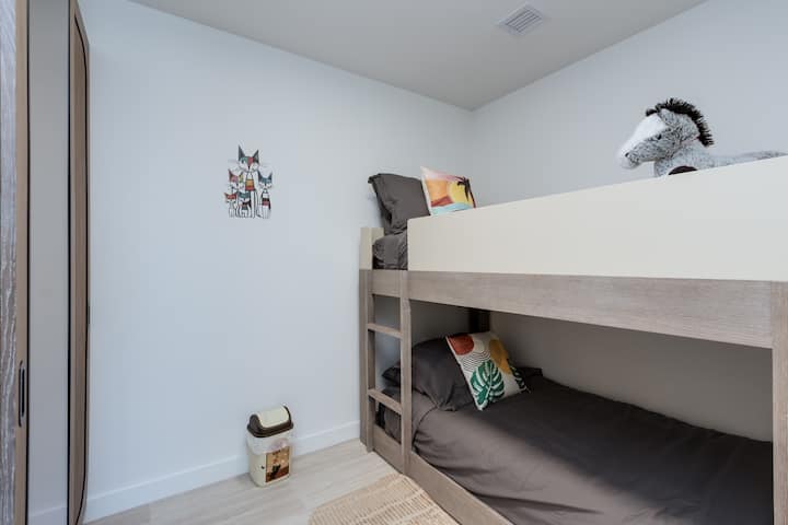 Lujoso 4 Bdrm en 72 Park con piscina y servicio de playa ...