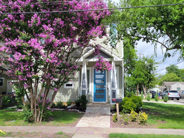 Walk To Downtown Mckinney: Steps To Vibrant Life - McKinney, TX