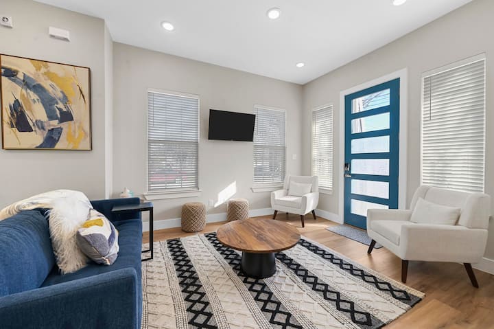 Walk To Downtown Mckinney: Steps To Vibrant Life - McKinney, TX