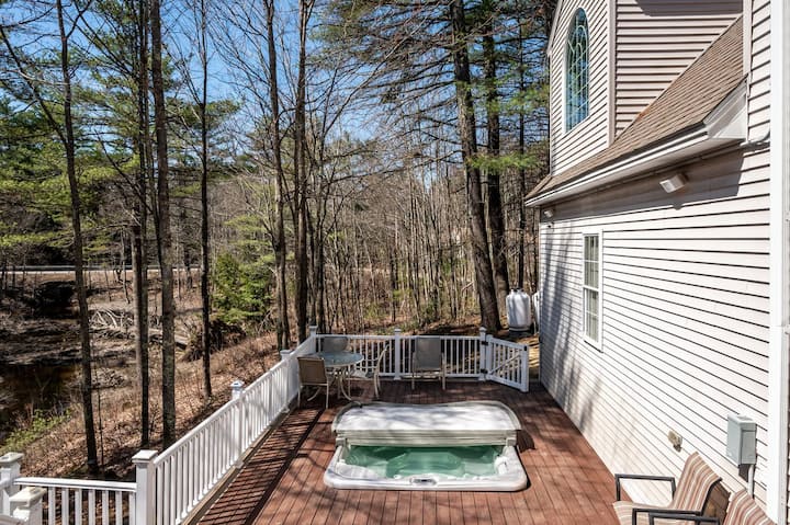 Winter Getaway Near Portsmouth W/ Hottub, Theater - Dover, NH