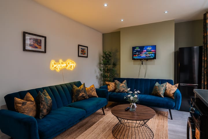 Cosy Luxe 3-bed, Games Room, Pool Table! - Enfield