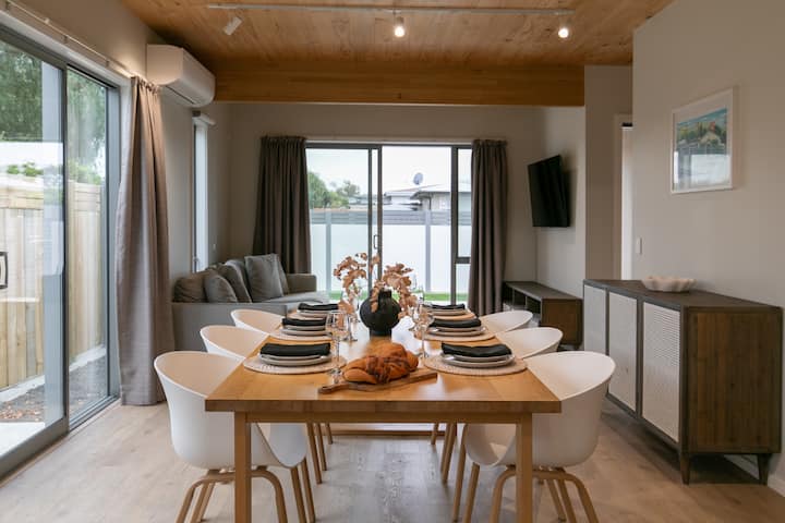 Taradale Gem -Stylish 3-bed Home In Taradale. - Napier