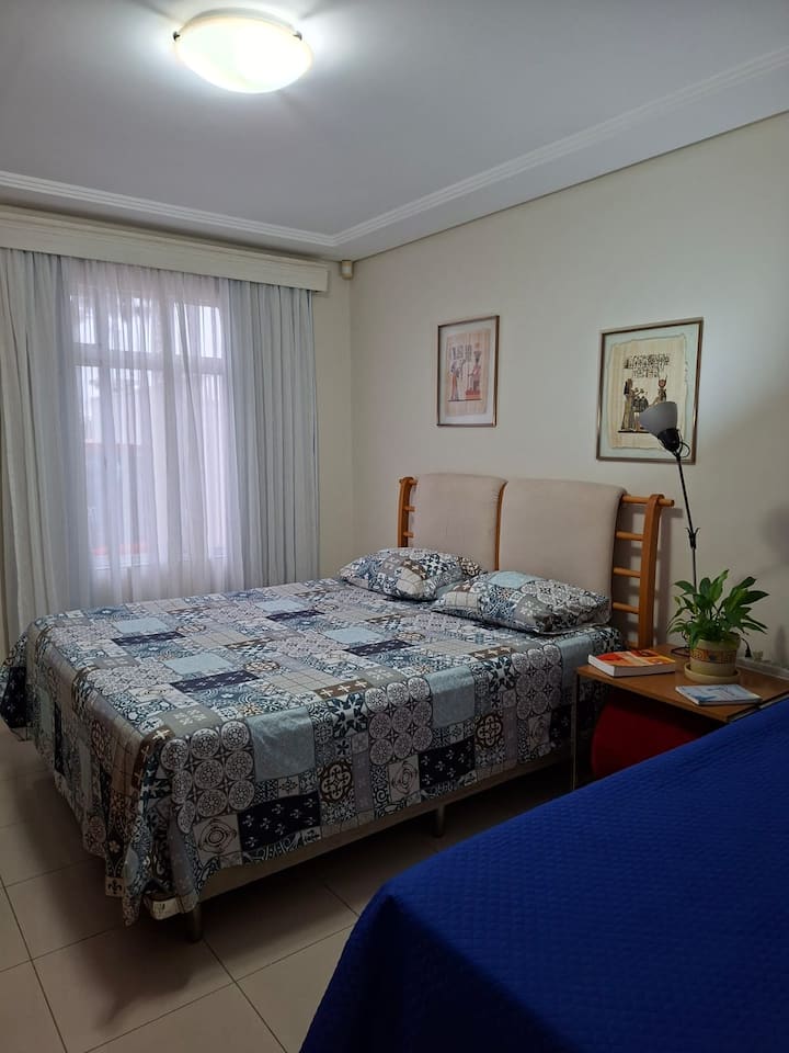 Quarto Iluminado Cama Queen E Cama Solteiro - São José dos Pinhais