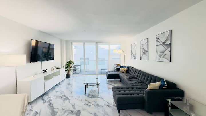 Oceanfront Luxury Miami Escape | Pool&gym - Miami Beach, FL