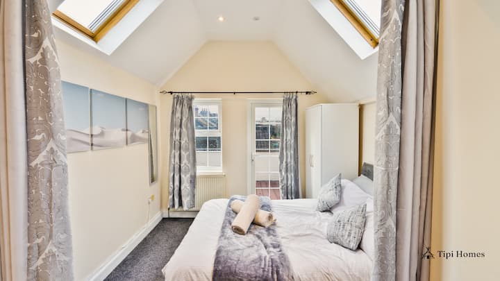Cosy 2 Bed Flat | Wandsworth | Next To Station - London