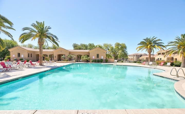 Mesa Cc Townhome | Community Pool & Gym - 메사
