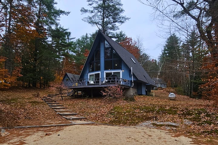 Cozy Lakeside Cabin • Near Cranmore Ski Resort - Conway, NH