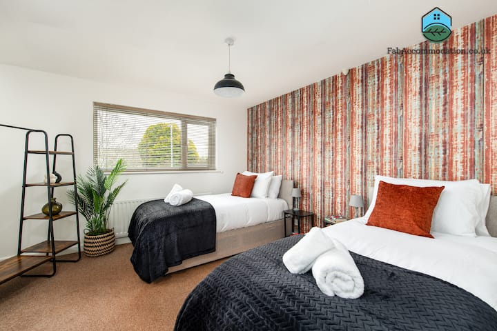 Long Stays-sleeps 9-parking-by Fabaccommodation - Brístol
