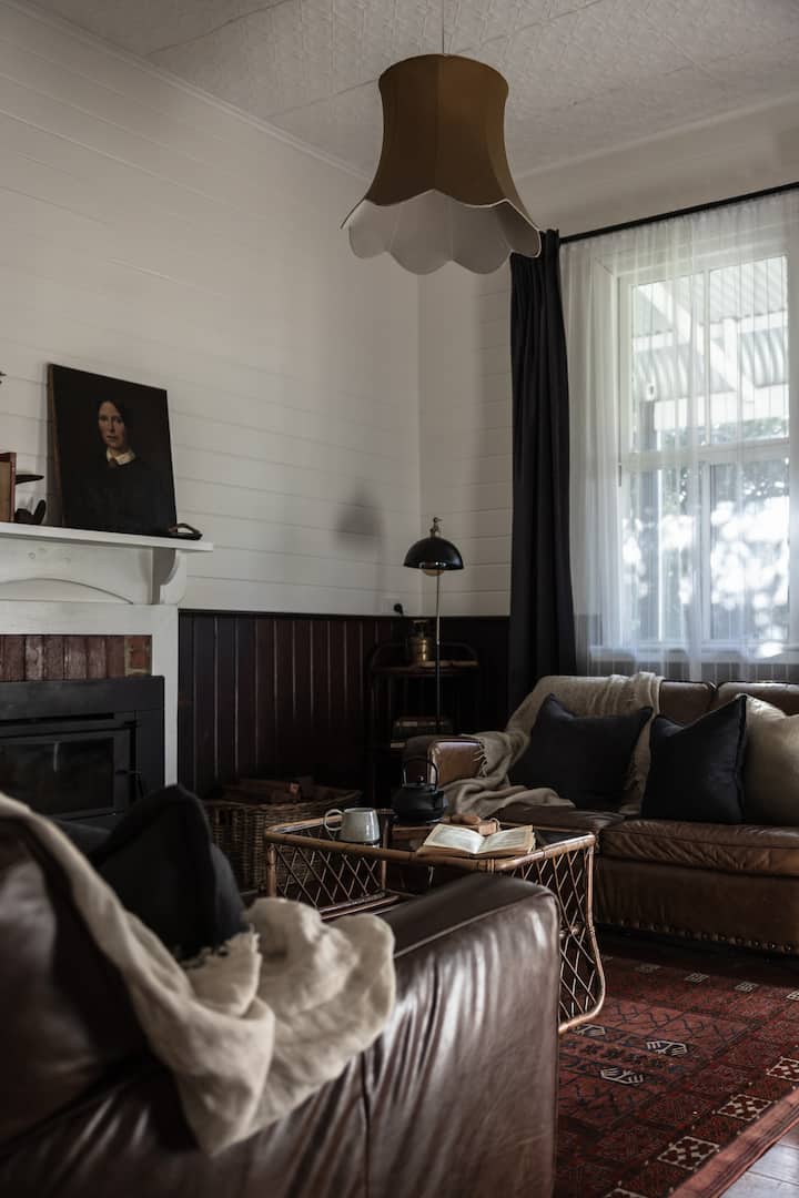 The Bootmaker's House - Australia