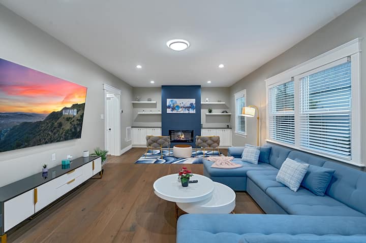 Spacious Hollywood Home | Minion Room & Pickleball - Los Angeles, CA