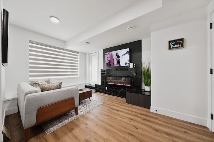 Cozy | 5 Star Stay|fireplace| King Bed | Long Stay - Edmonton