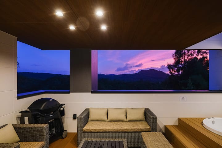 恩納村で体験するラグジュアリーな時間／サウナとジャグジーが彩る癒しのプライベートヴィラ - Okinawa