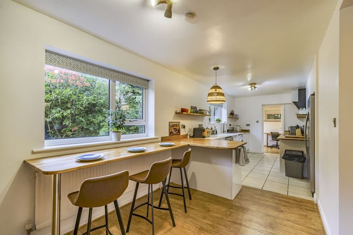 The Laurels - Wifi, Parking, 4 Bedrooms, Gatwick - Aeropuerto de Londres-Gatwick (LGW)