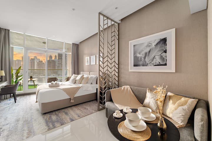 Spacious Studio & Stunning Sunset Views - Dubai
