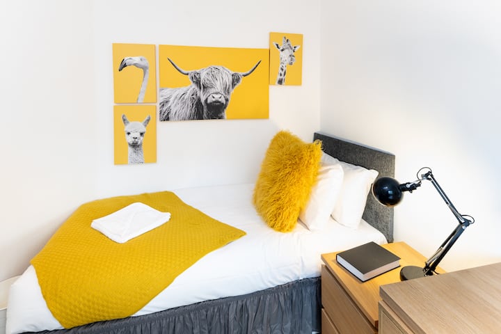 Contractors | 4 Beds | Van Parking | Vat Invoice - Bristol